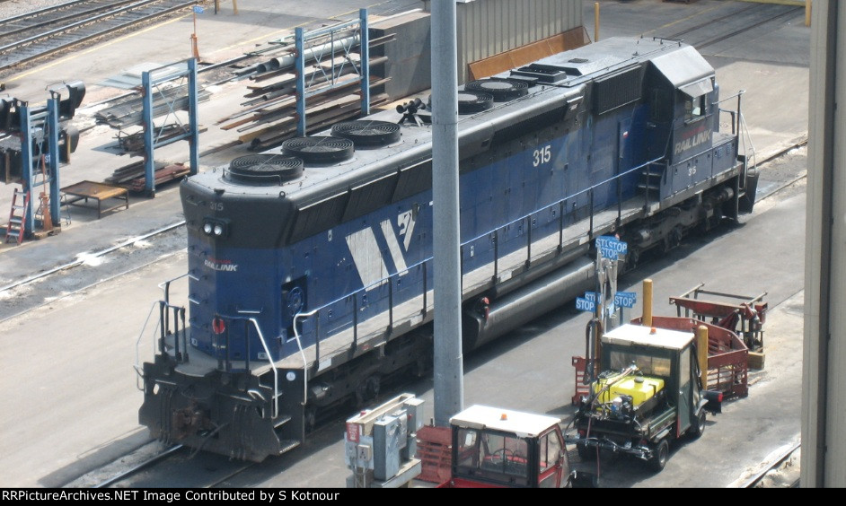 MRL SD45 at Northtown in Mpls MN in 2007.